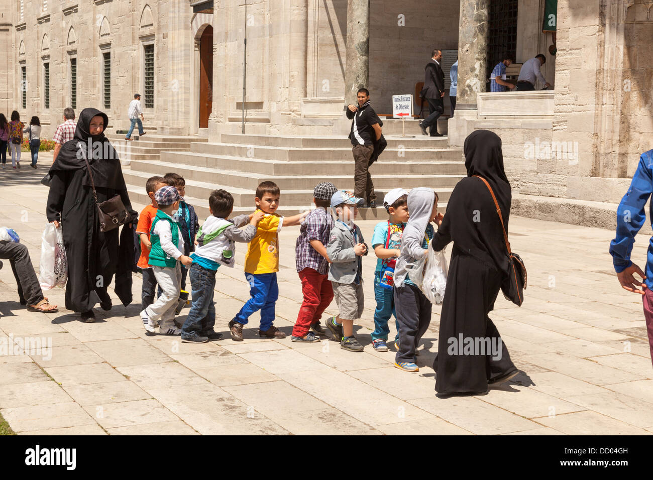 Muslim children visiting Suleymaniye Mosque, Istanbul, Turkey Stock ...