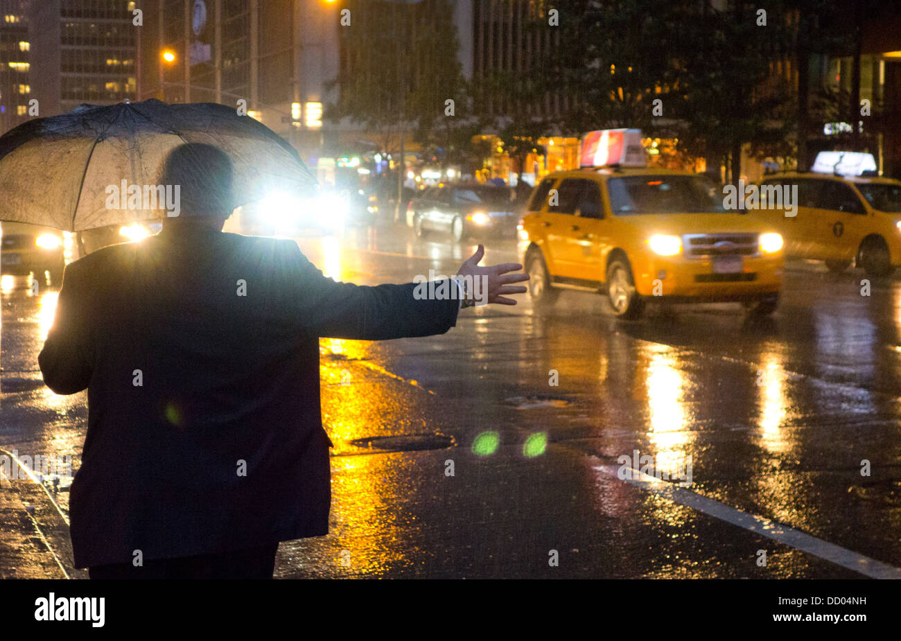 man hailing a taxi in New York City Stock Photo - Alamy