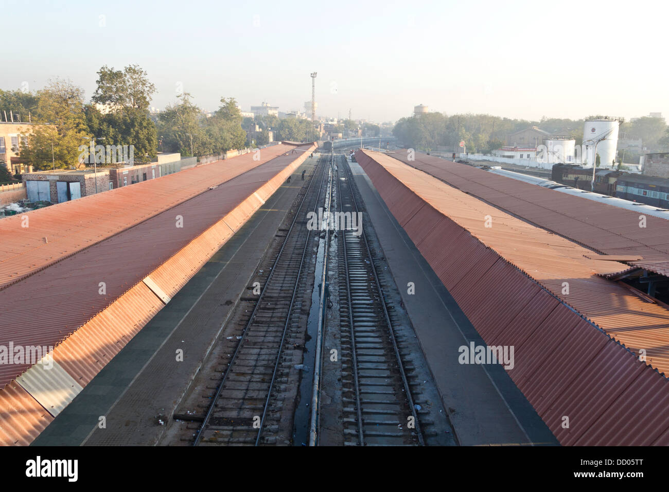 Train tracks between the platforms at the Jodhpur train station. Tracks ...
