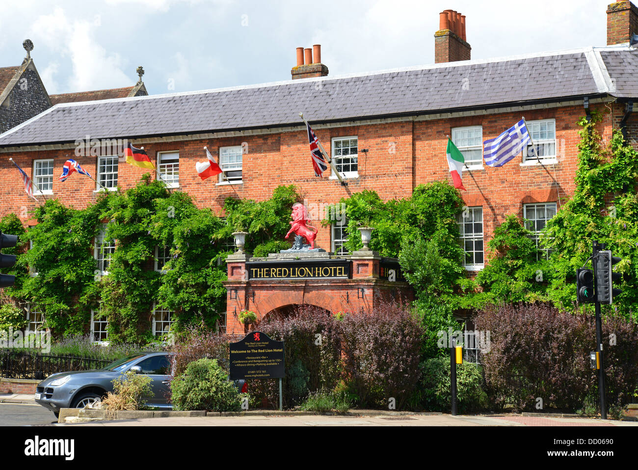 Henley hotels hi-res stock photography and images - Alamy