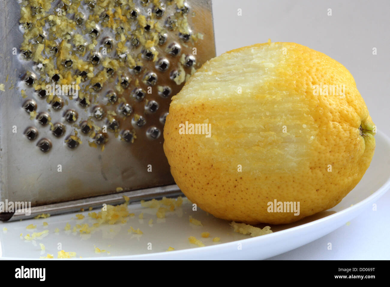 A lemon and grater Stock Photo - Alamy