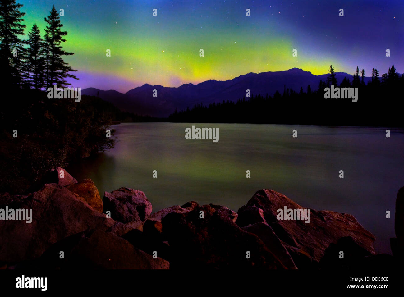 Jasper national park canada night hi-res stock photography and images ...