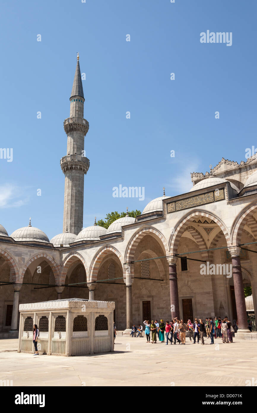 Inner courtyard of Suleymaniye Mosque, Istanbul, Turkey Stock Photo - Alamy
