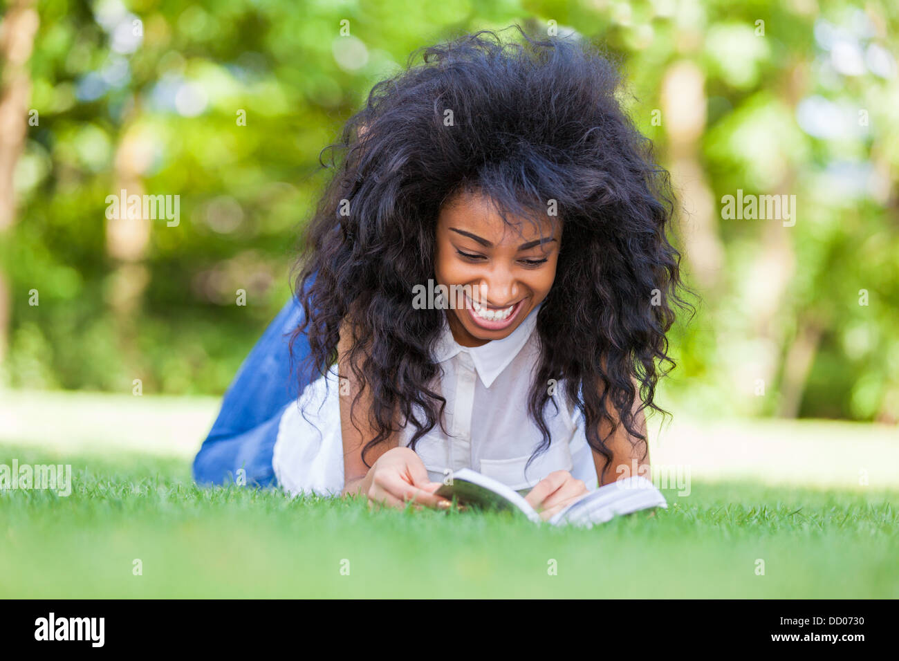 African woman reading a book hi-res stock photography and images - Alamy