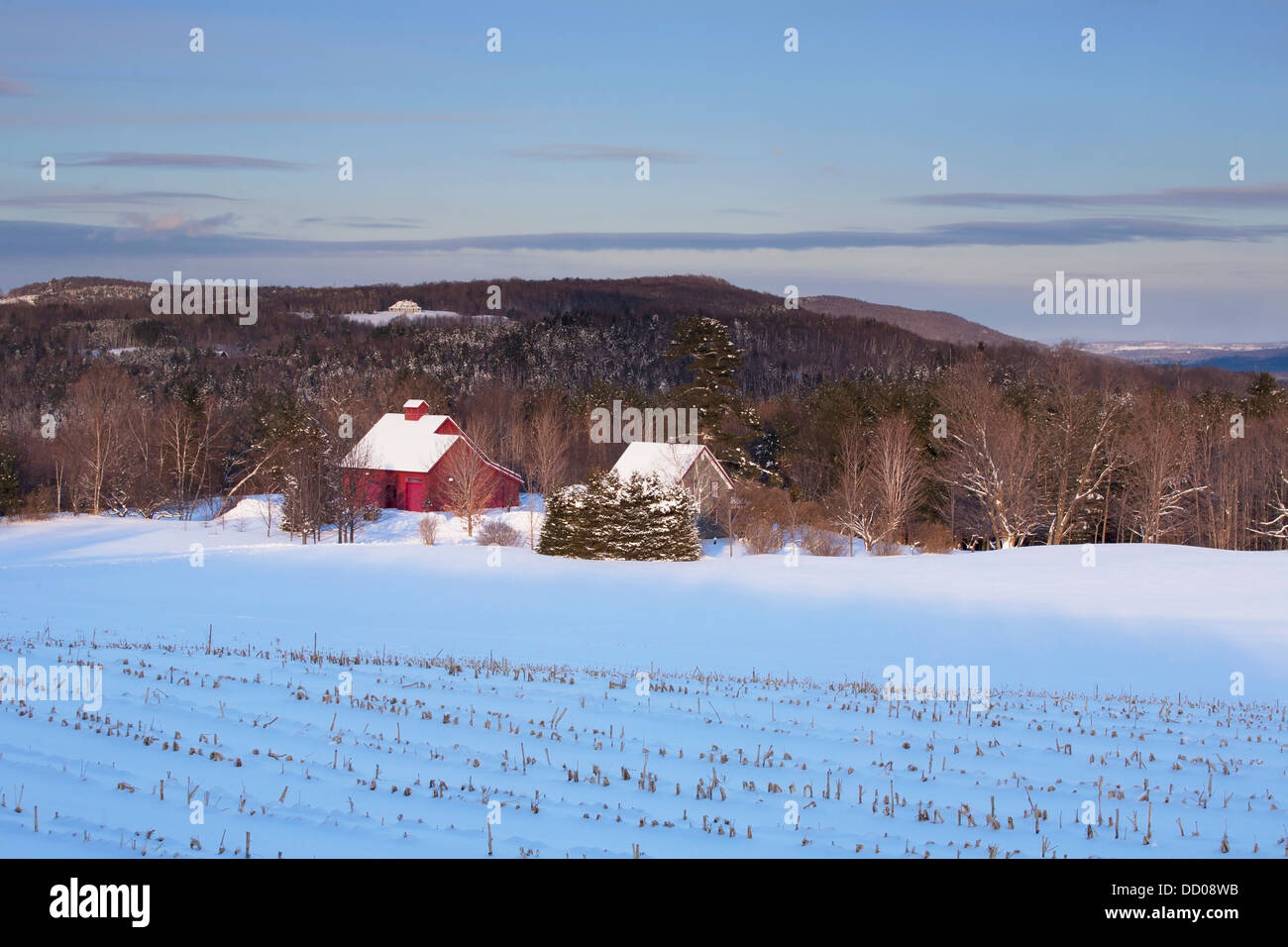 Barns quebec farms agriculture hi-res stock photography and images - Alamy