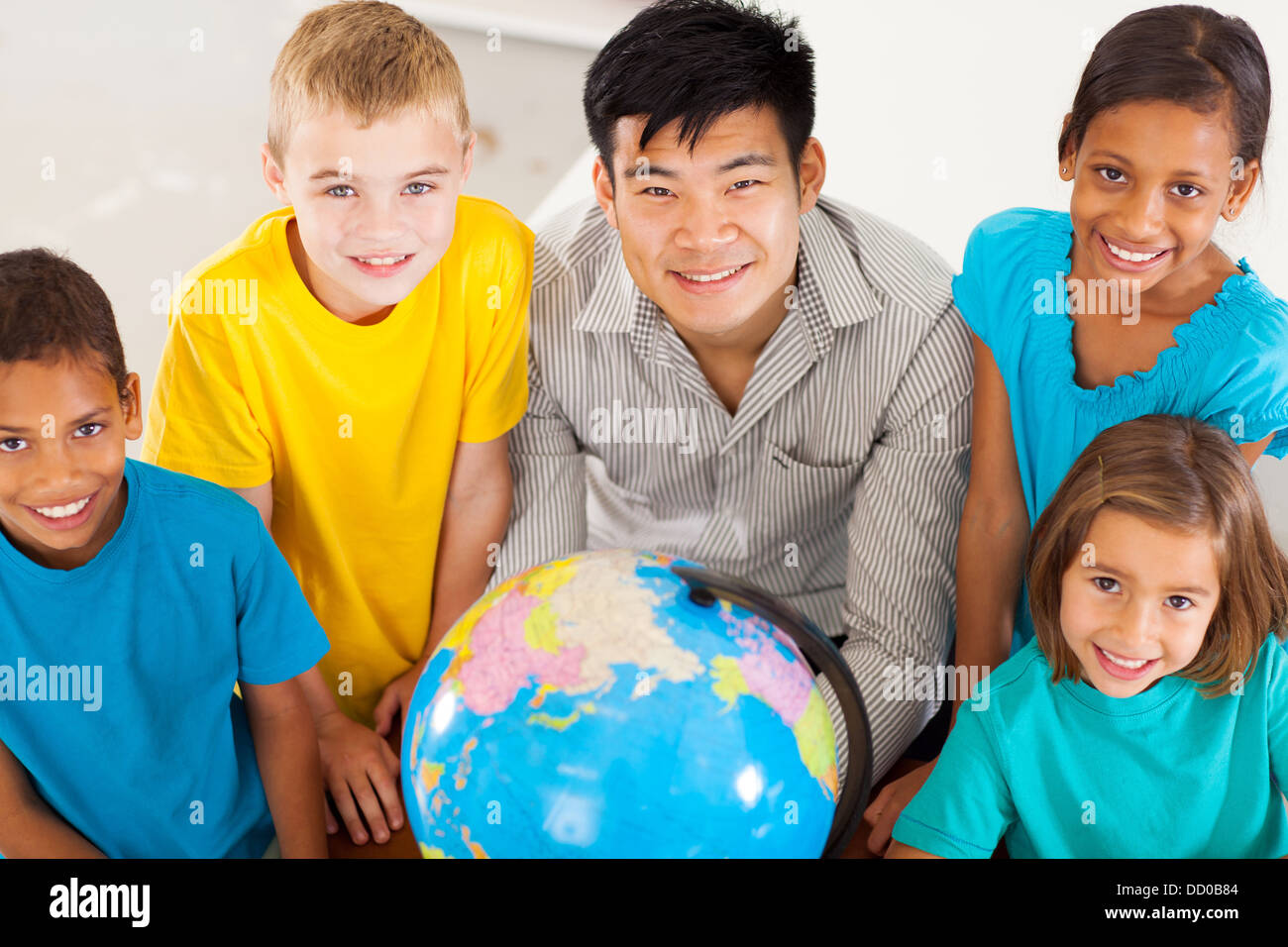 Children learning geography hi-res stock photography and images - Alamy