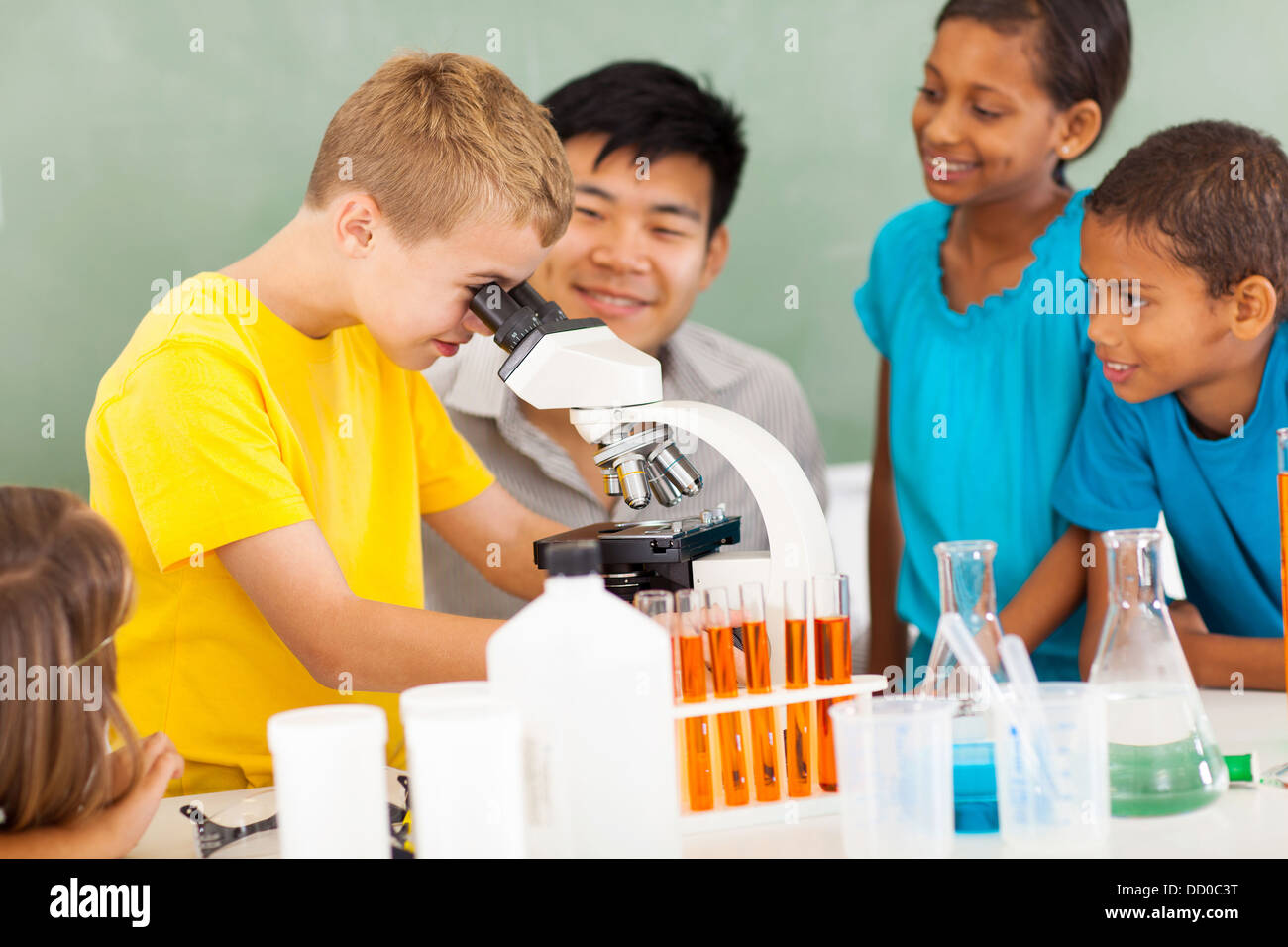 Group work at school hi-res stock photography and images - Alamy