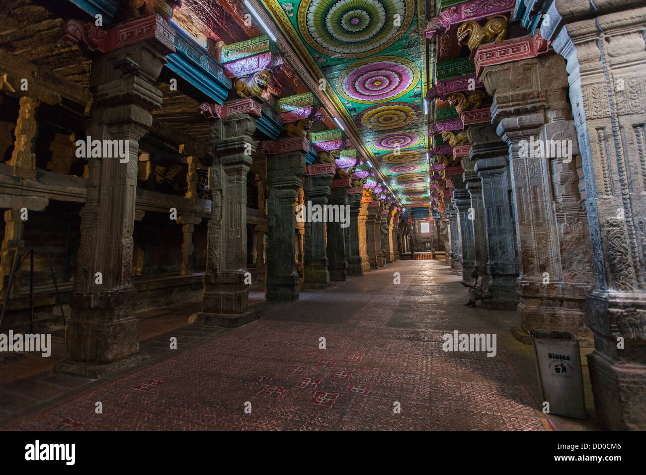Inside of Meenakshi hindu temple in Madurai, Tamil Nadu Stock Photo - Alamy