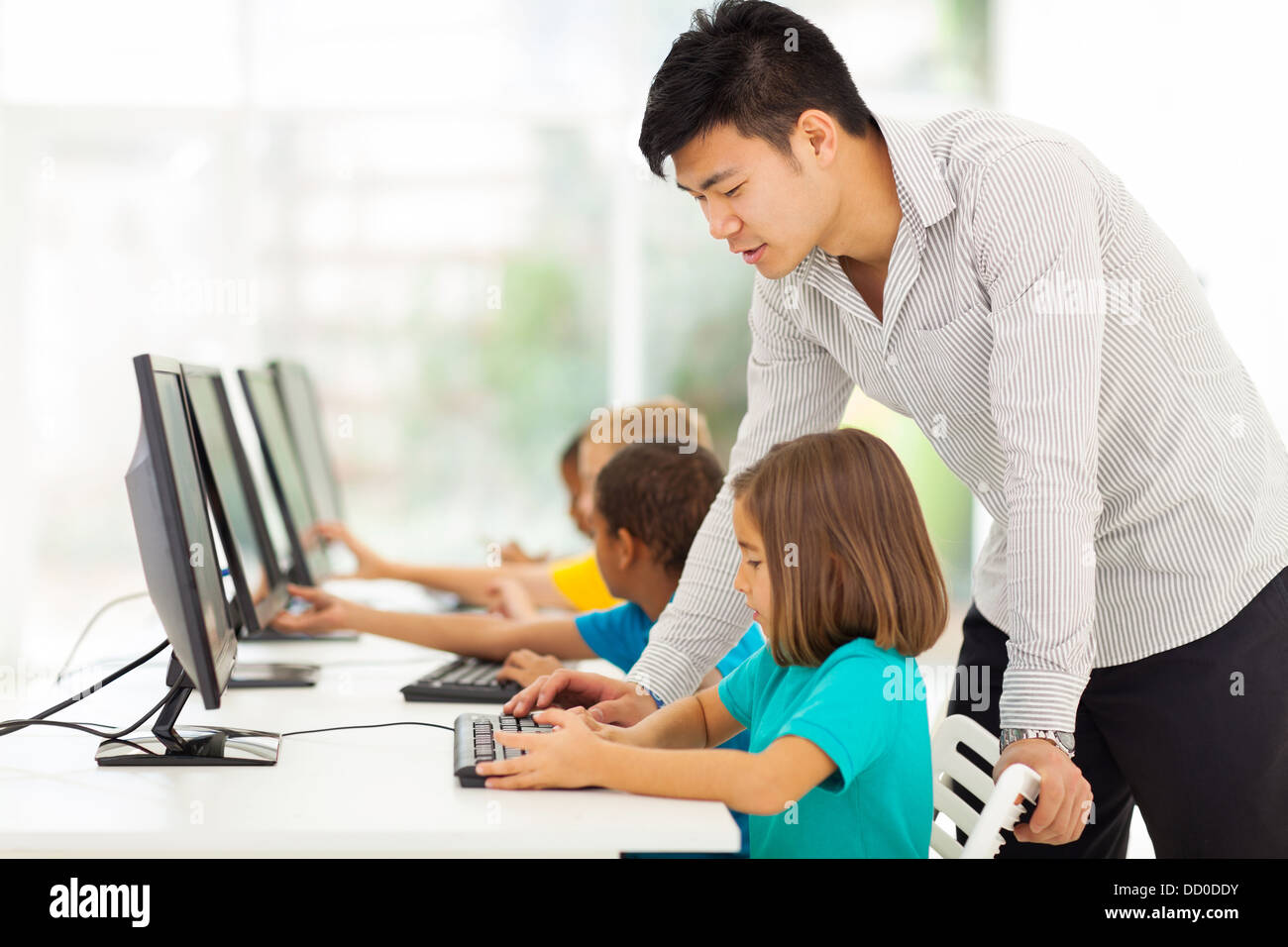 Monitor primary school hi-res stock photography and images - Alamy