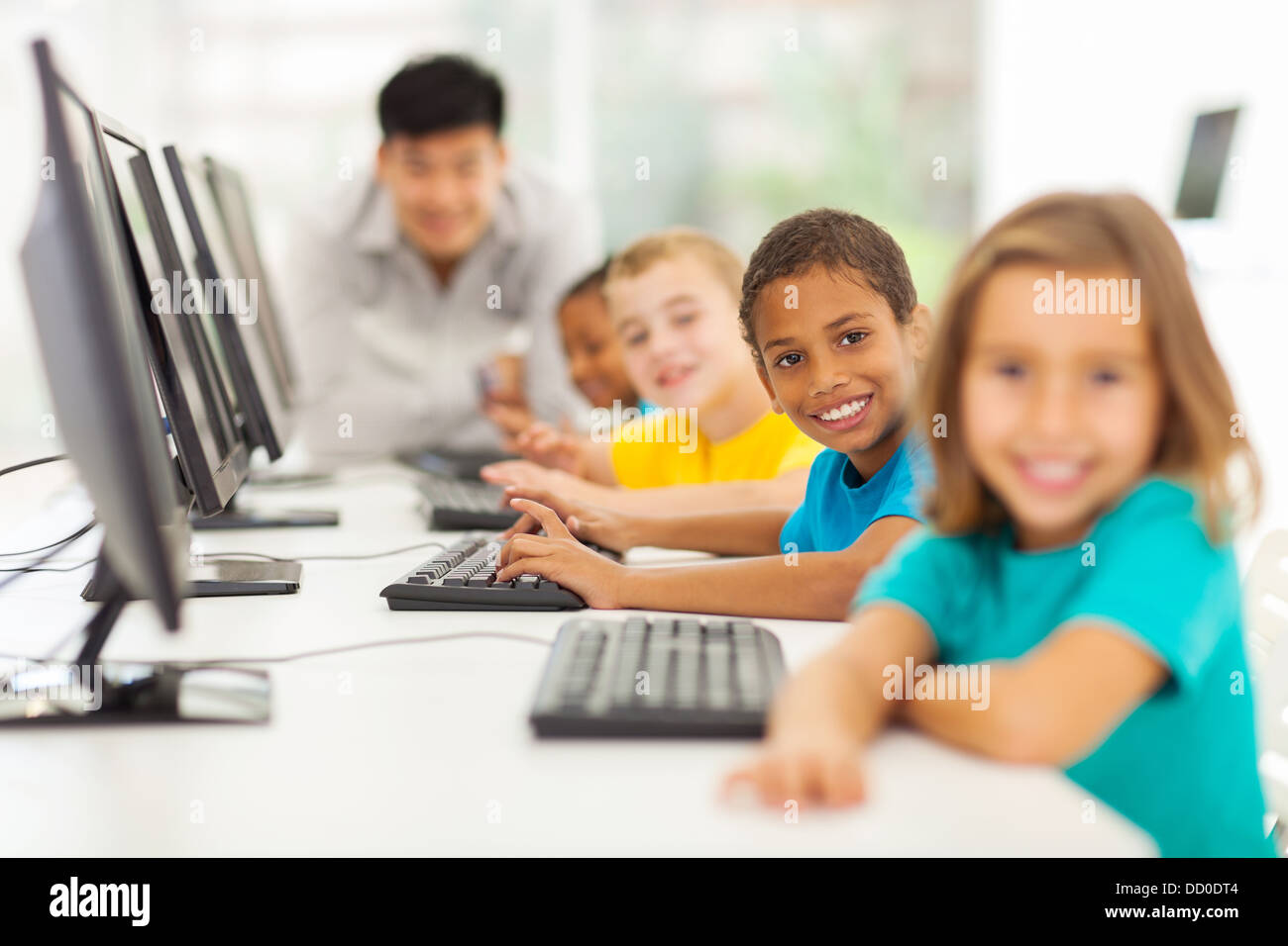 Kids smiling in class room hi-res stock photography and images - Alamy