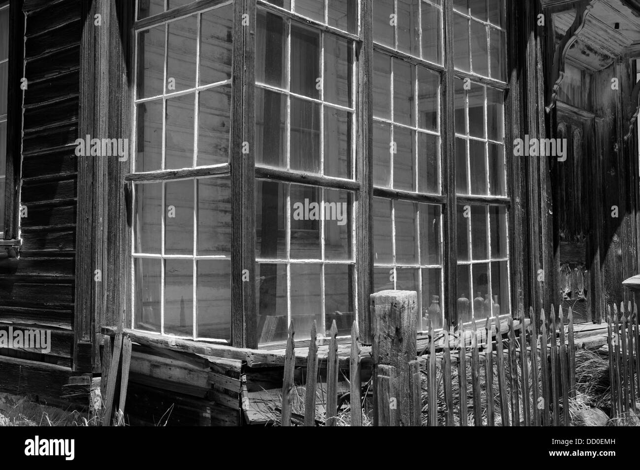 Building window detail Black and White Stock Photos & Images - Alamy