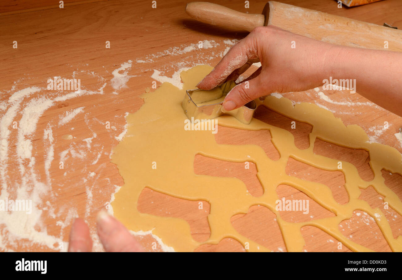 Christmas bakery background with baking tin, cut out some cookies Stock ...