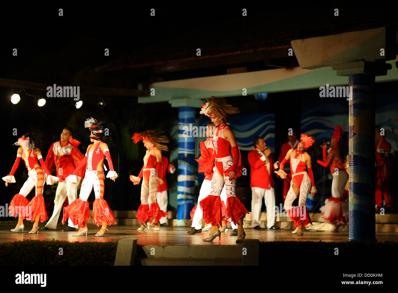 Cabaret scenes showing dance troop from Havana, Cuba Stock Photo - Alamy