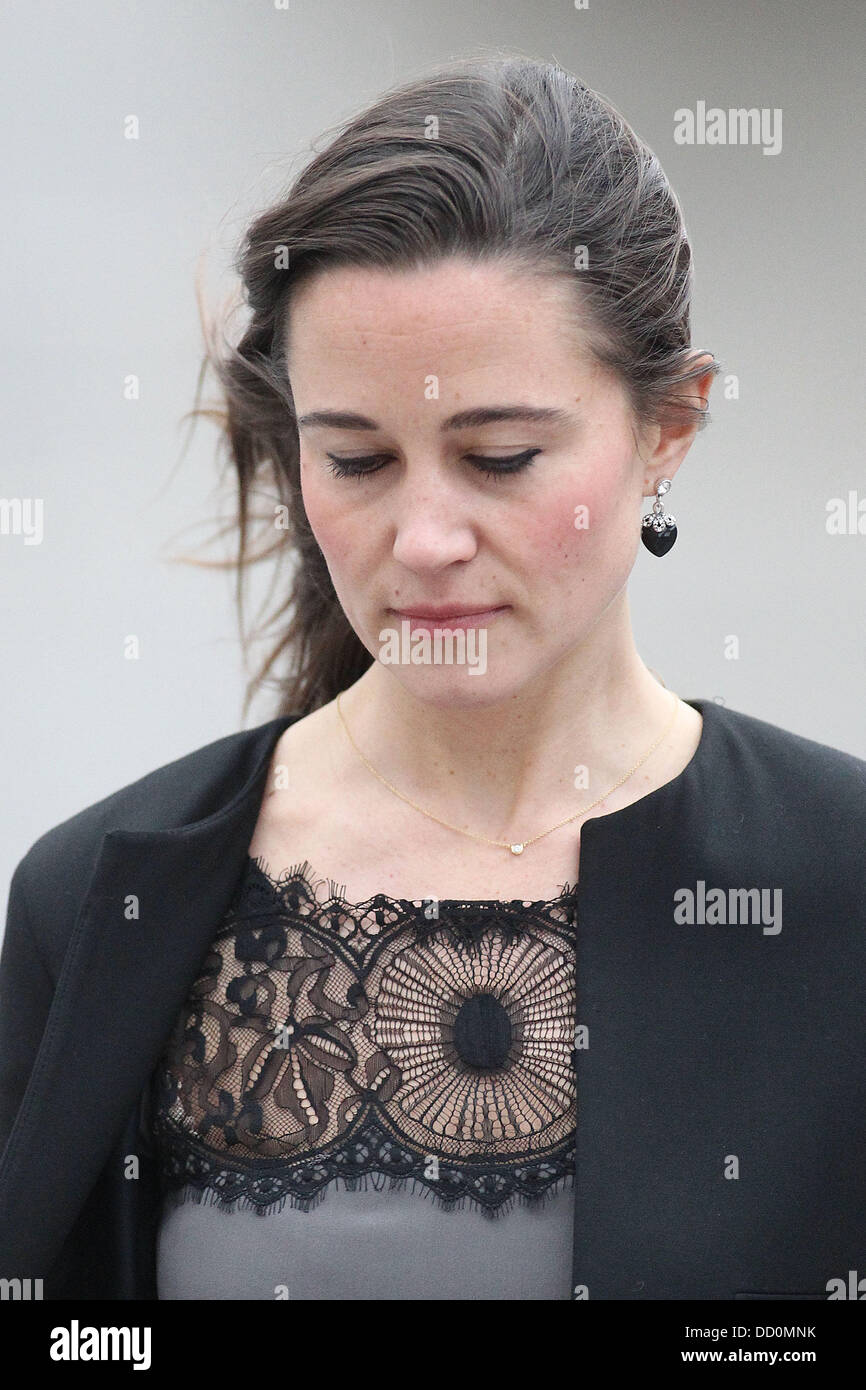 Pippa Middleton walking to work in west London London, England - 12.01. ...