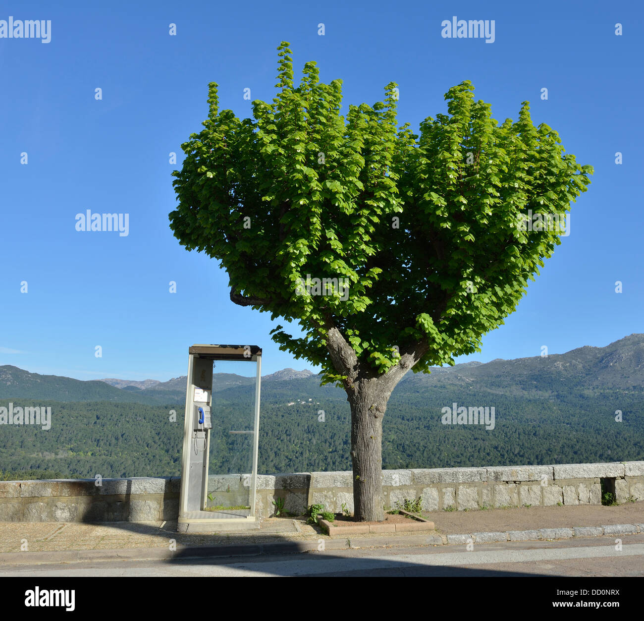 French telephone booth hi-res stock photography and images - Alamy