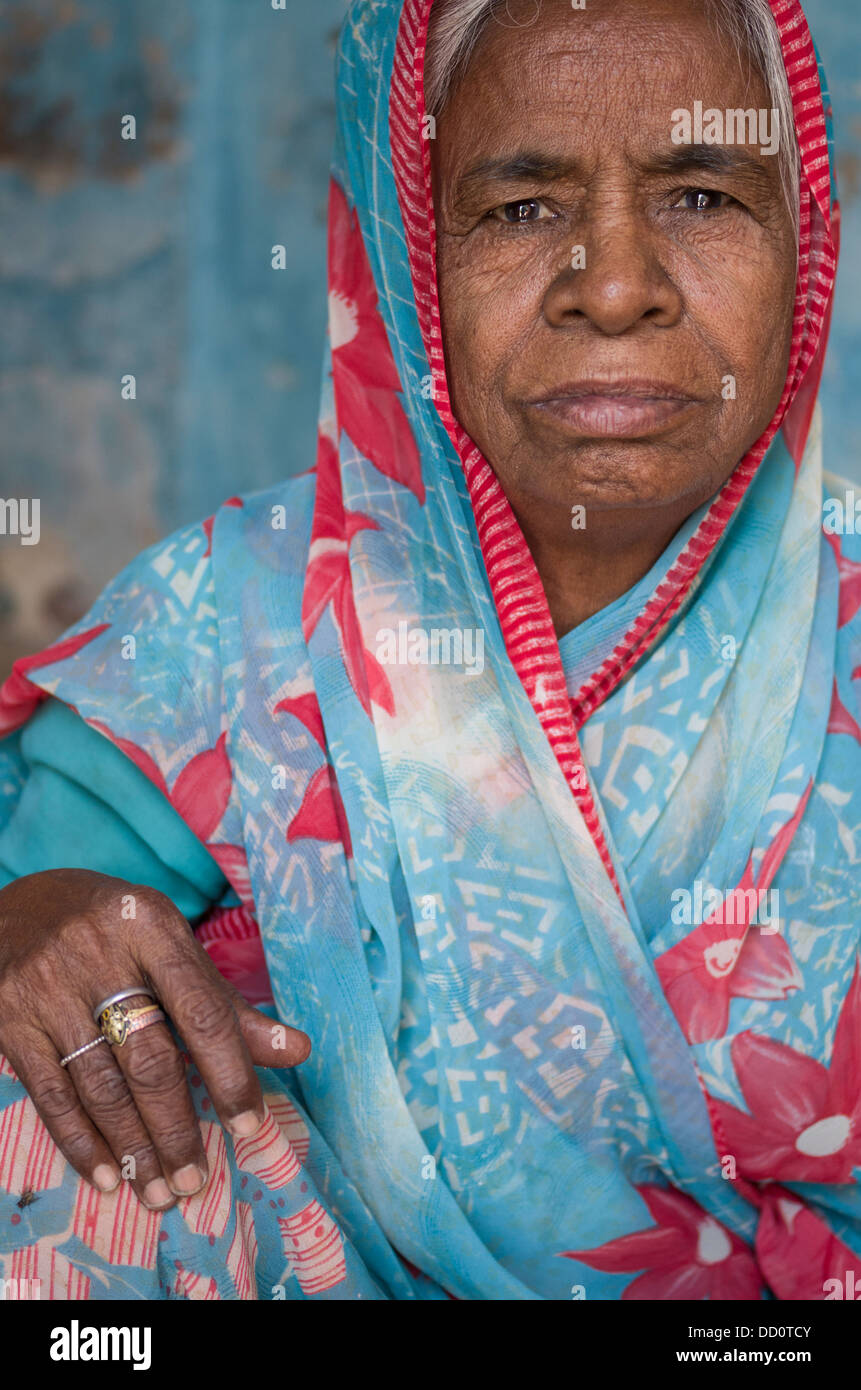 Indian lady in Sari at Maha Mandir Temple dedicated to Aayas Deonath ...