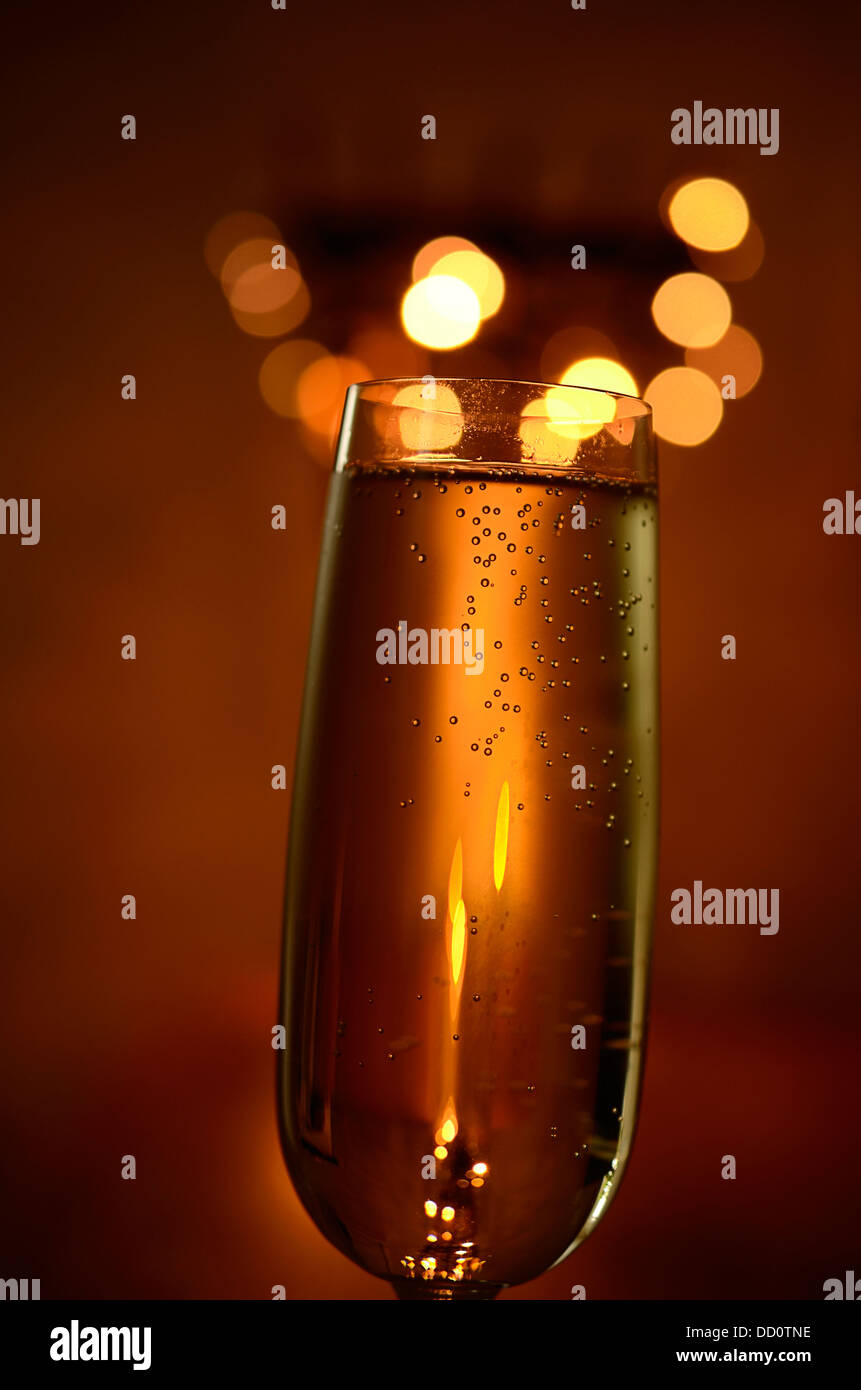 Sparkling wine with blurred lights Stock Photo - Alamy