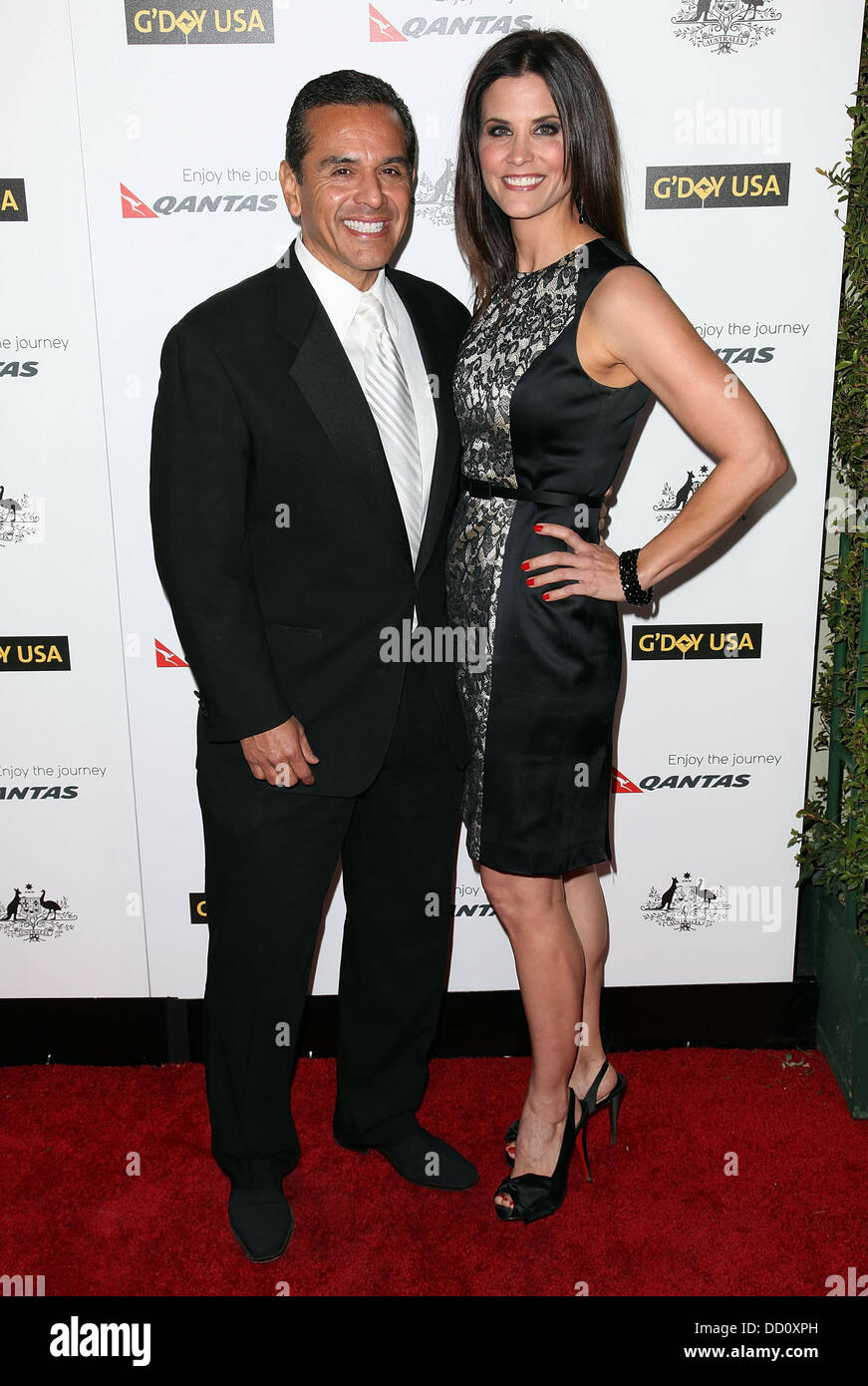 Los Angeles Mayor Antonio Villaraigosa (L) and journalist Lu Parker 9th ...