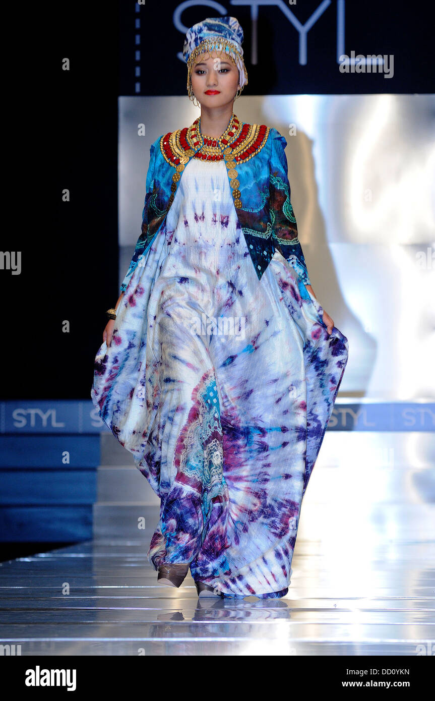 Dian Palangi, fashion show, model Stock Photo - Alamy