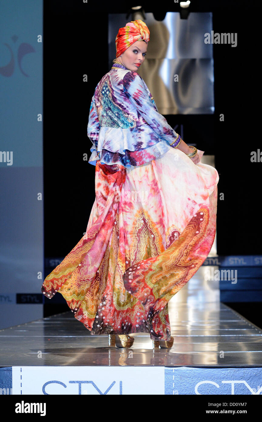 Dian Palangi, fashion show, model Stock Photo - Alamy