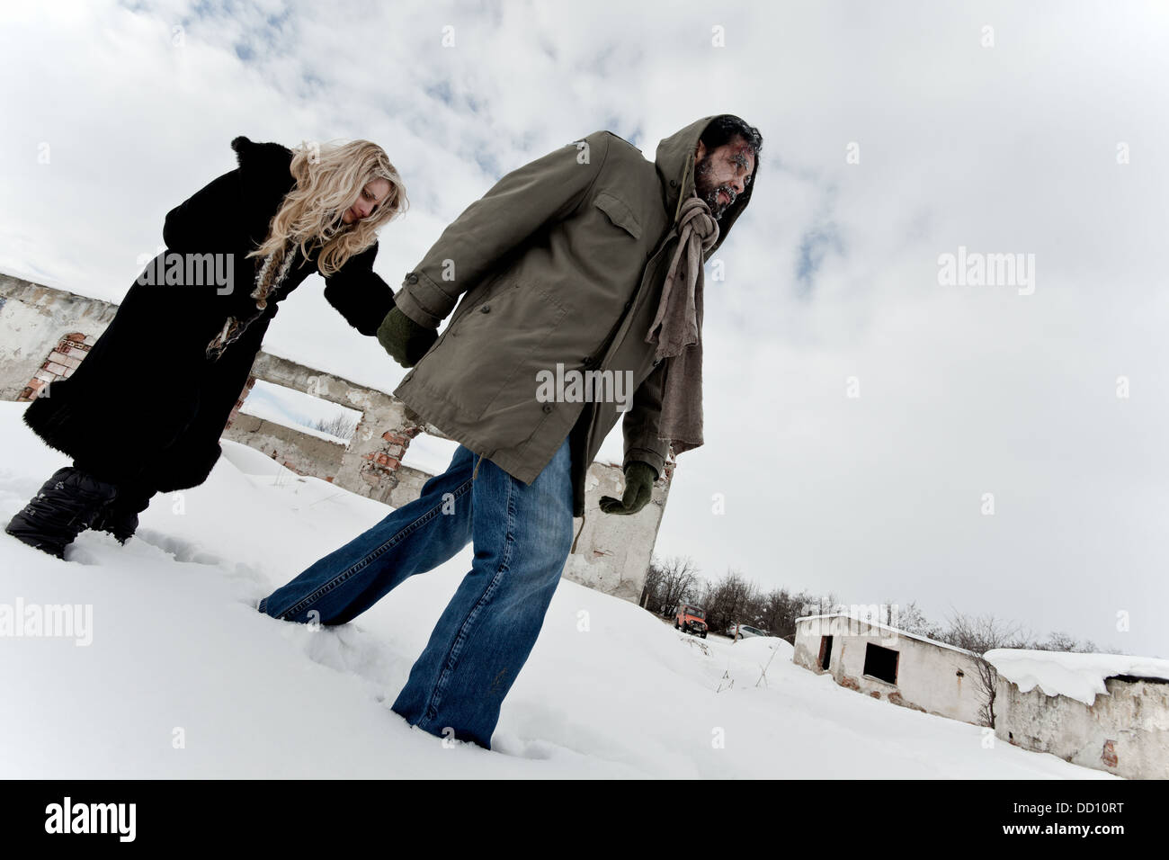Homeless couple struggle in winter Stock Photo - Alamy