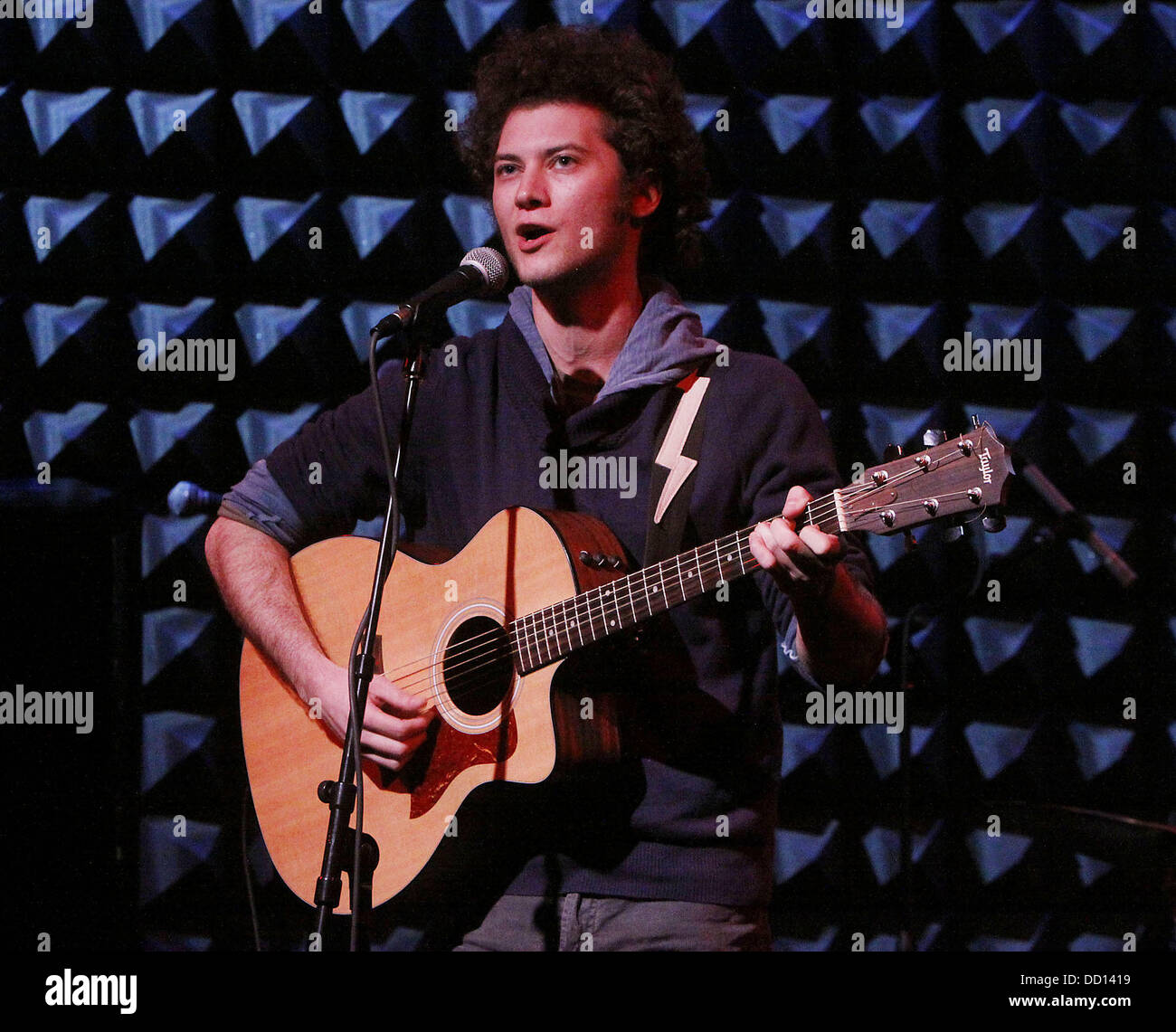 Jared Weiss "If It Only Even Runs A Minute 8", a concert series ...