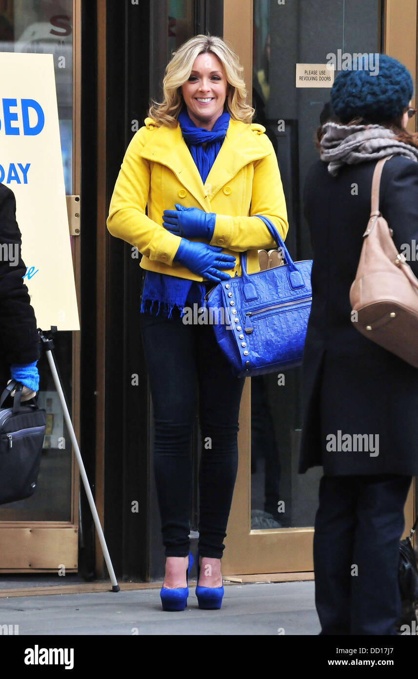 Jane Krakowski filming scenes for hit TV series '30 Rock' New York City ...