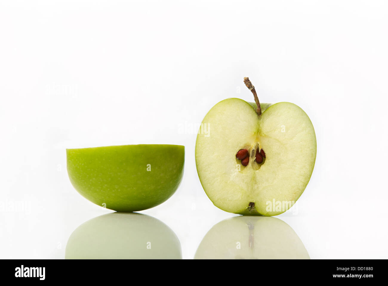 Apple cut half pips hi-res stock photography and images - Alamy