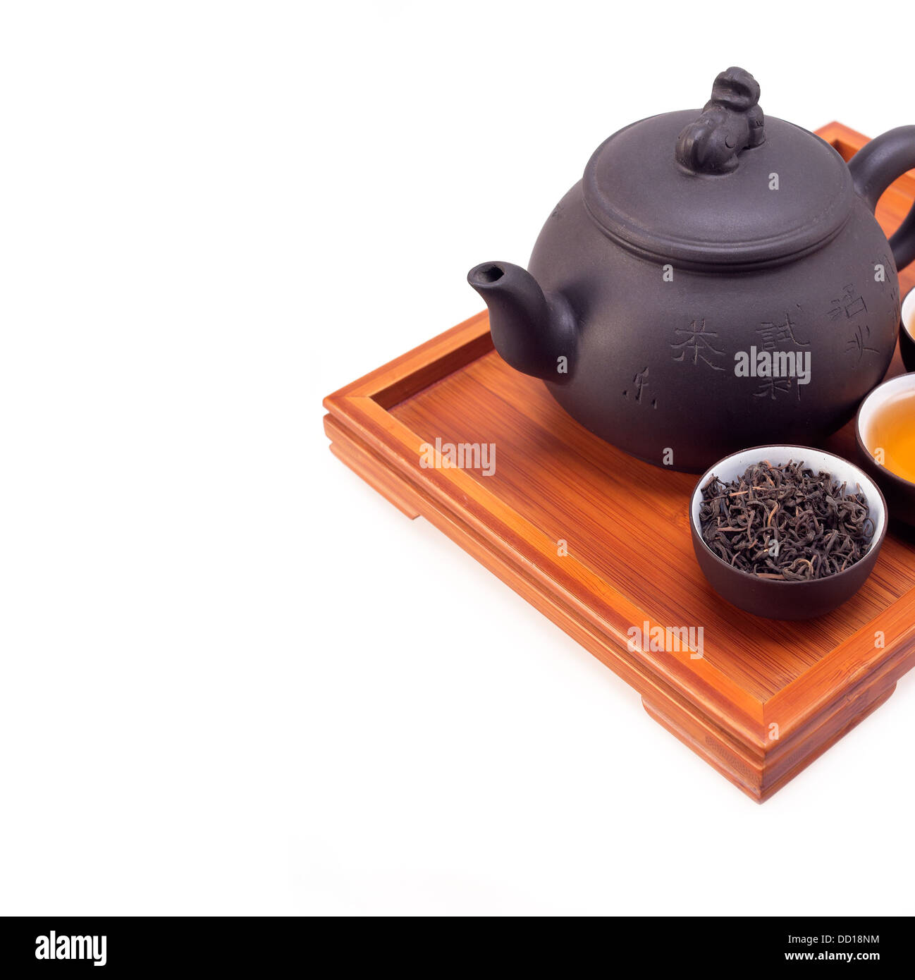 chinese green tea clay pot and cups Stock Photo - Alamy