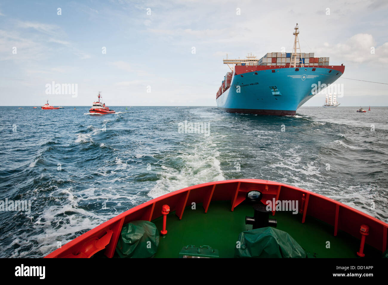 Container ship cargo maersk line tugboats hi-res stock photography and ...