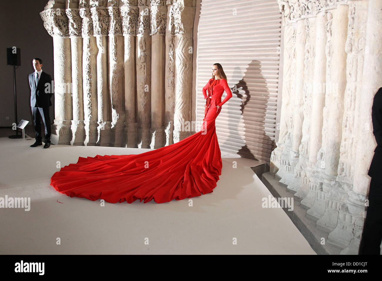 Yasmin le Bon, Paris Fashion Week Haute-Couture Spring/Summer 2012 ...