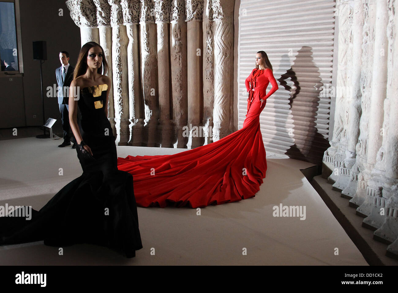 Yasmin le Bon, Paris Fashion Week Haute-Couture Spring/Summer 2012 ...