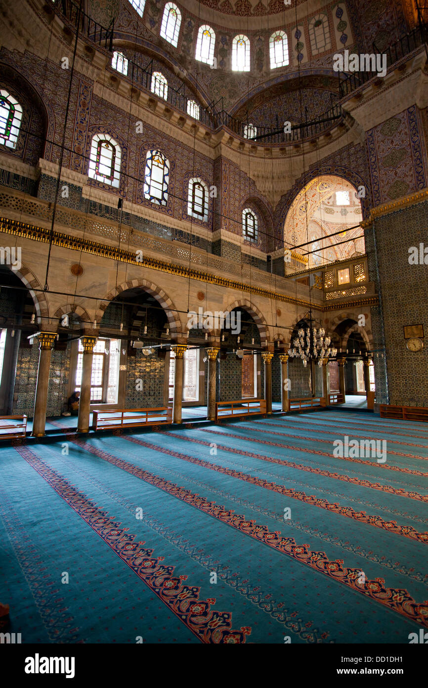 The "New Mosque" in Istanbul, Turkey Stock Photo - Alamy