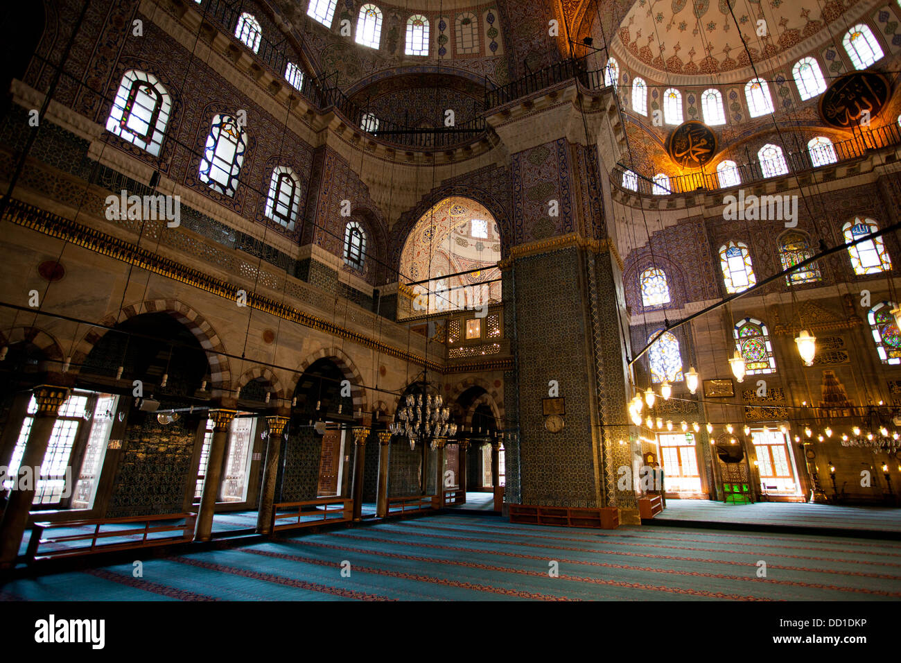The "New Mosque" in Istanbul, Turkey Stock Photo - Alamy