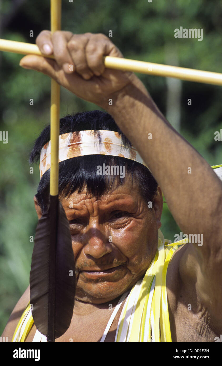 Amazon tribe bow arrow hi-res stock photography and images - Alamy