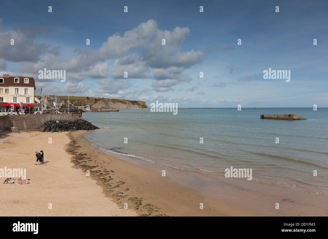 Beach of Arromanches-les-bains, Normandy, France Stock Photo - Alamy
