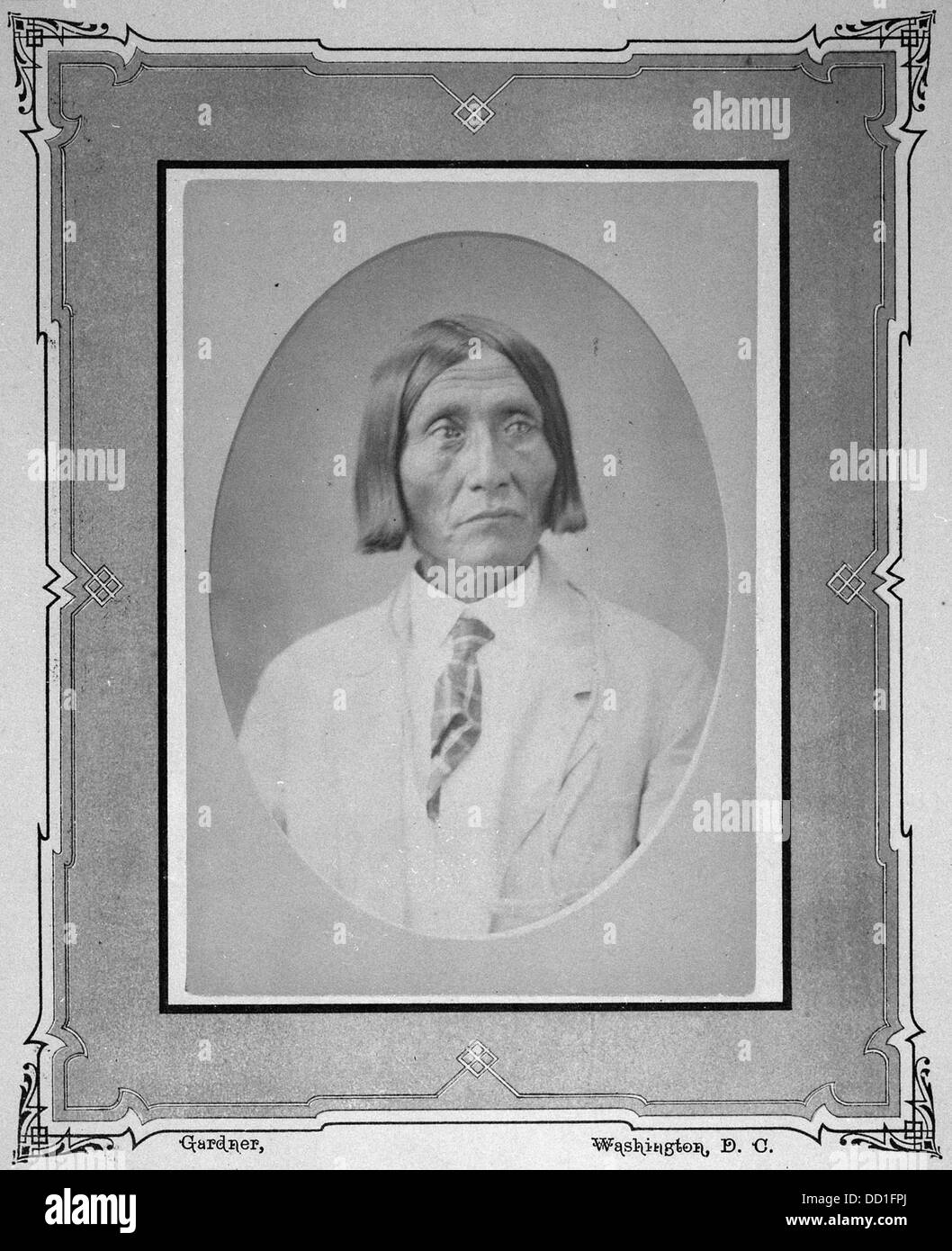 Apache indians portrait hi-res stock photography and images - Alamy