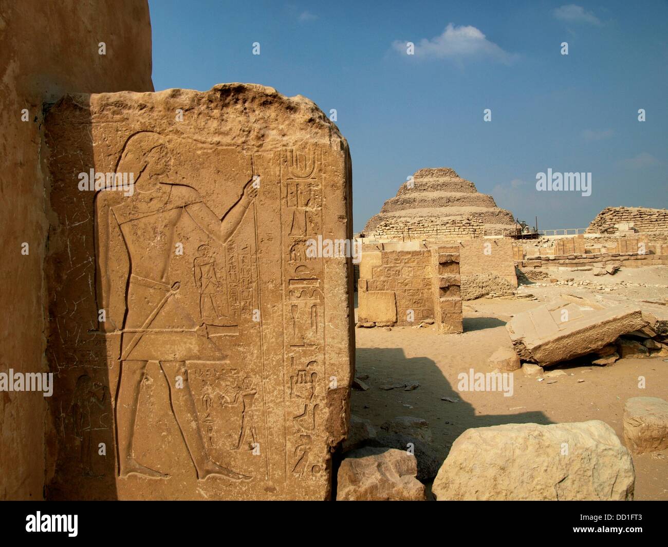 Piramide de zoser hi-res stock photography and images - Alamy