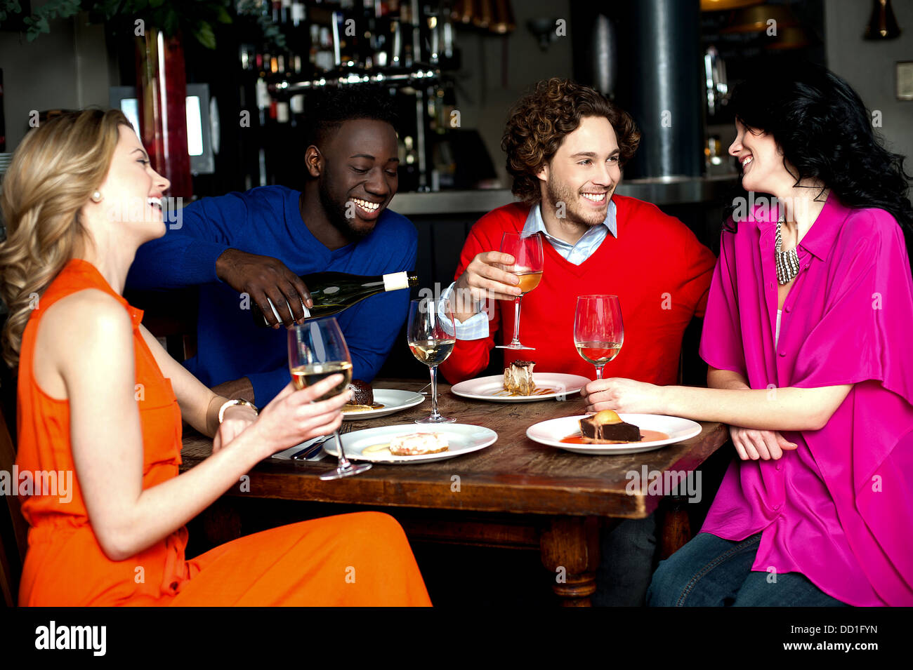 Couples at a dinner party hi-res stock photography and images - Alamy