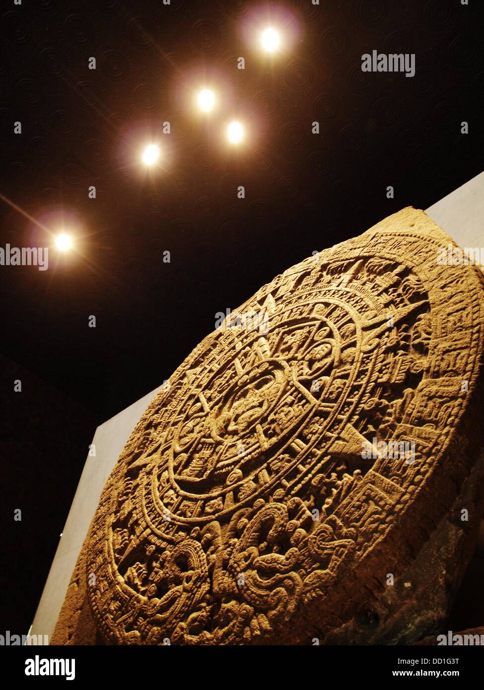 Calendario azteca piedra del sol hi-res stock photography and images ...