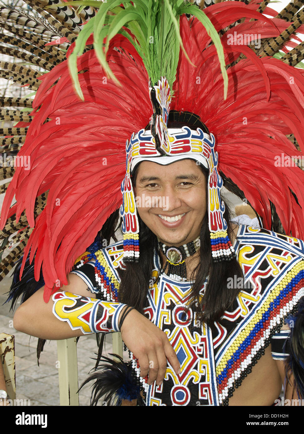 Aztec costume mexico hi-res stock photography and images - Alamy