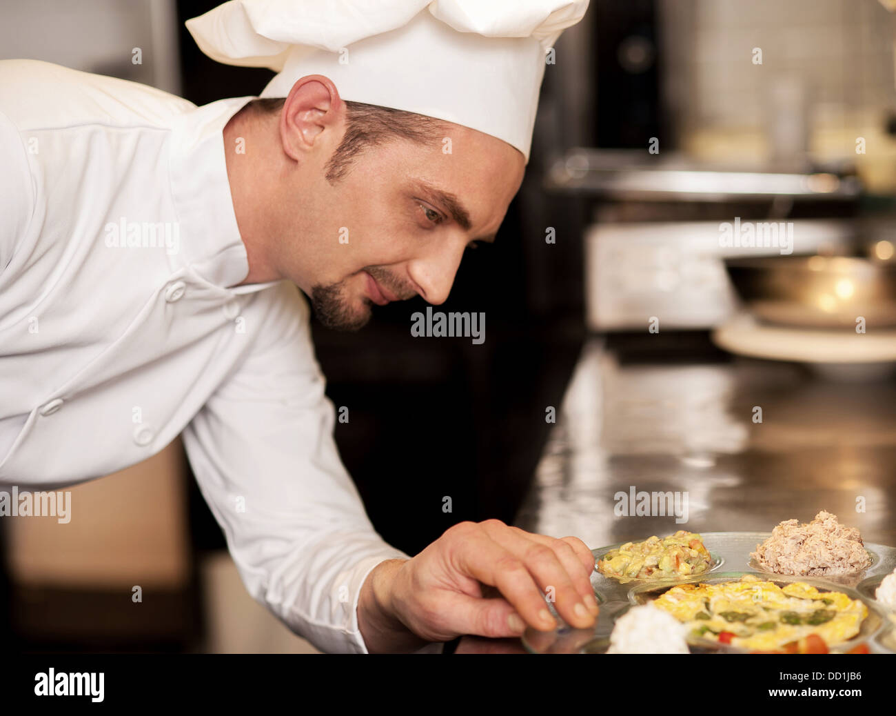 The dis is ready to be served. Satisfied male chef Stock Photo - Alamy
