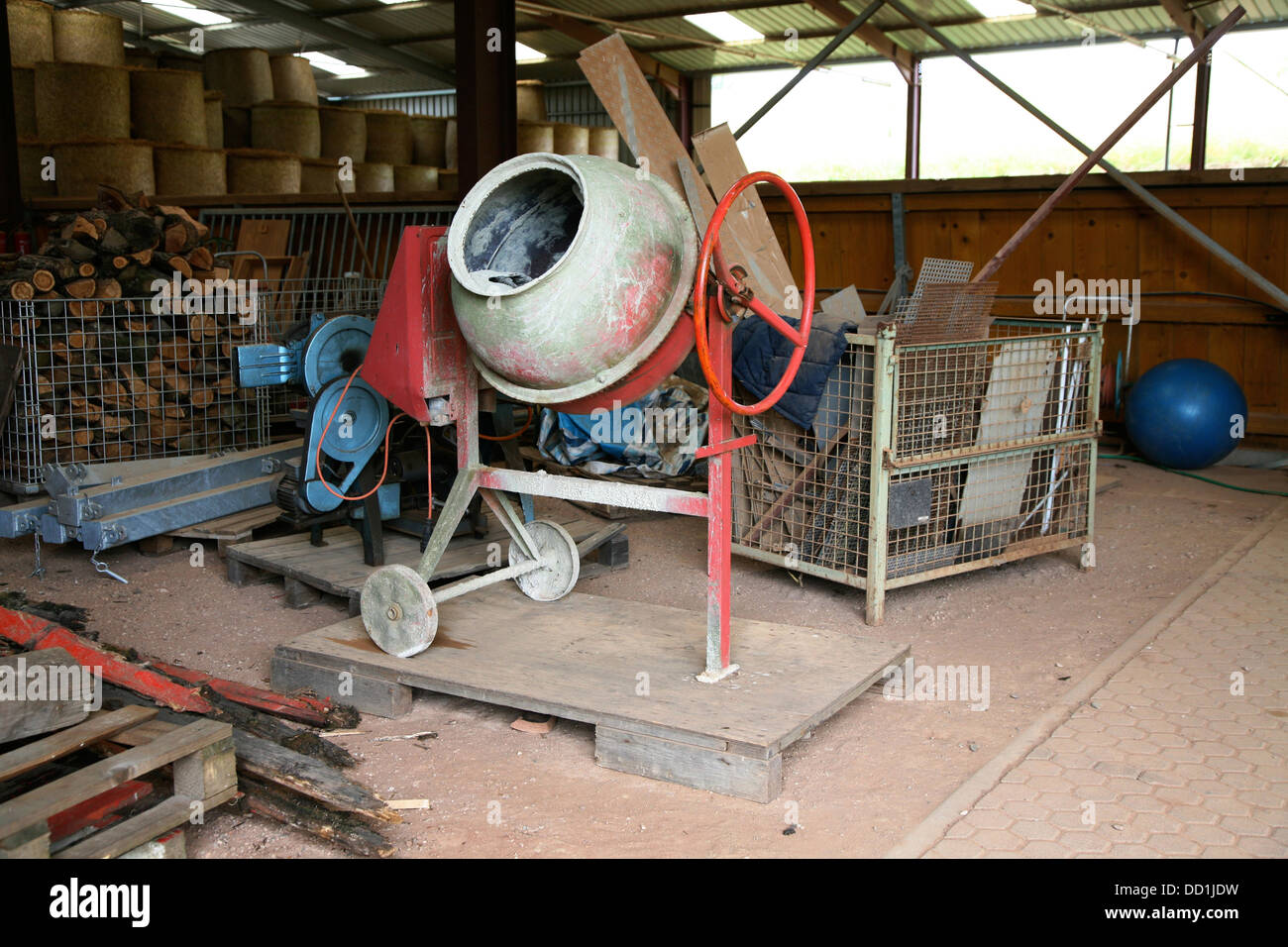 Cement blender hi-res stock photography and images - Alamy