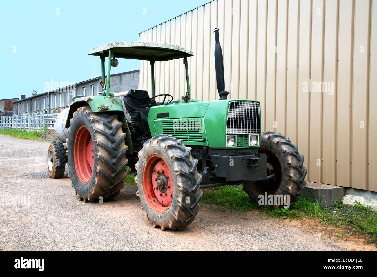 Green fendt tractor hi-res stock photography and images - Alamy