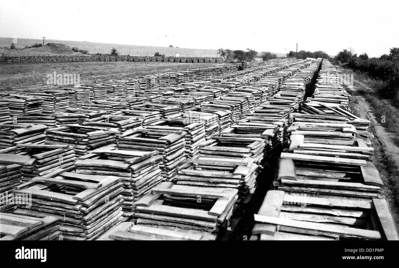 Preparing products Black and White Stock Photos & Images - Alamy