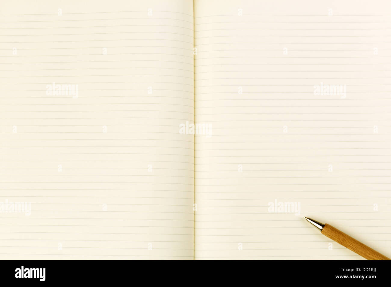 Blank lined notebook with pen placed at a diagonal Stock Photo - Alamy