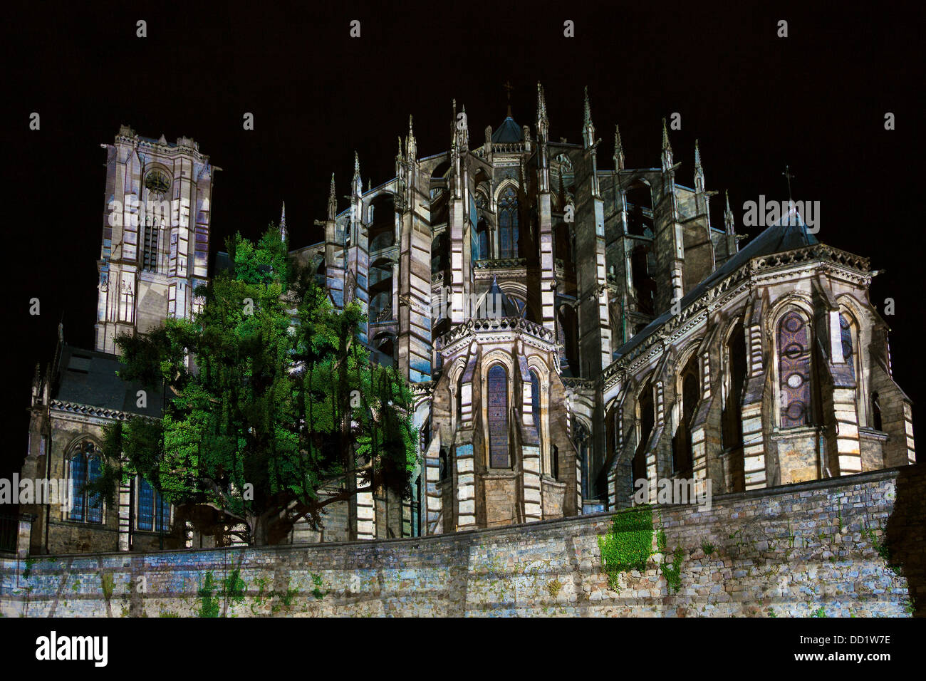 Le mans cathedral light hi-res stock photography and images - Alamy