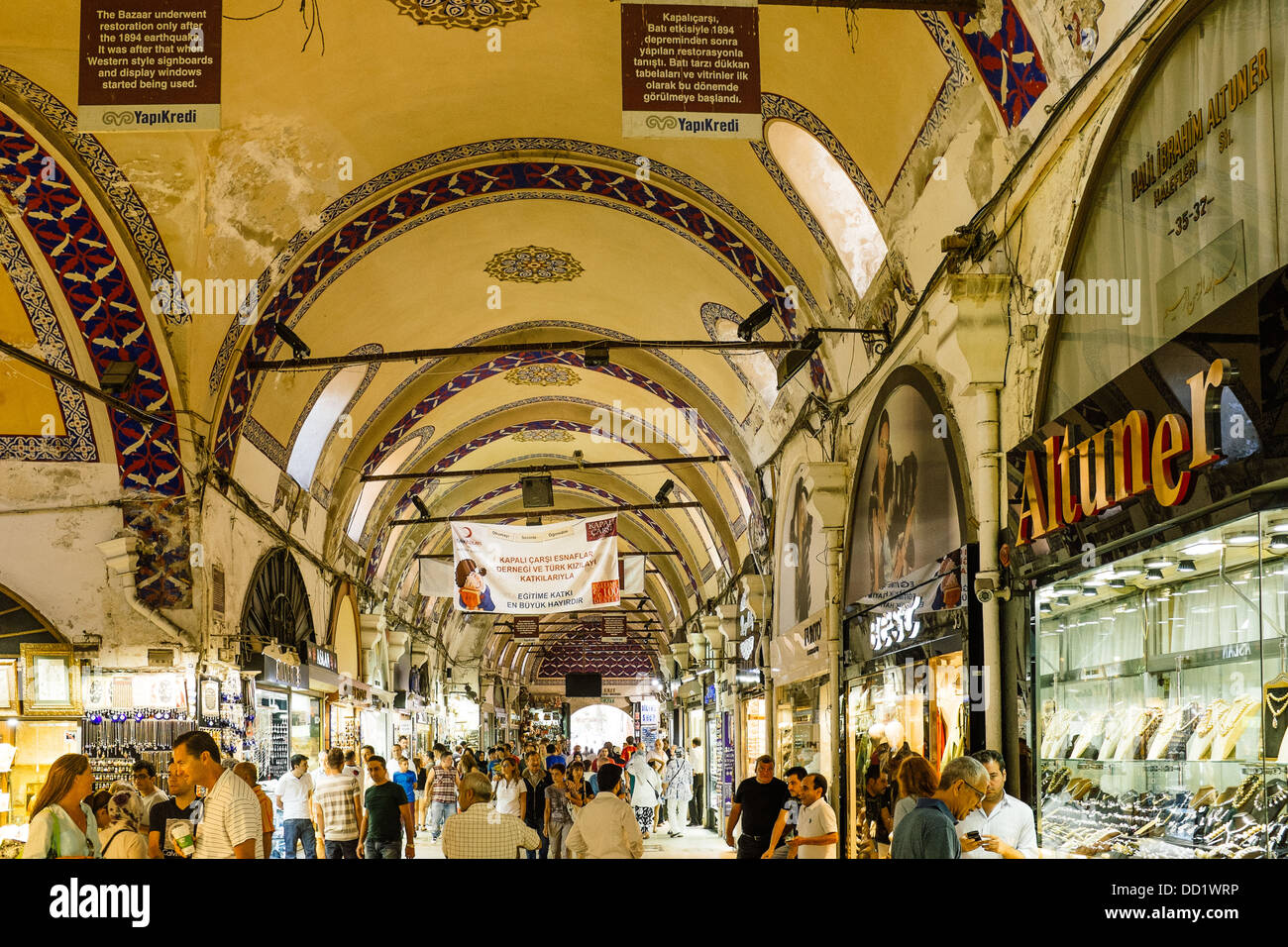 Shopping Street in Istanbul Grand Bazaar Stock Photo - Alamy