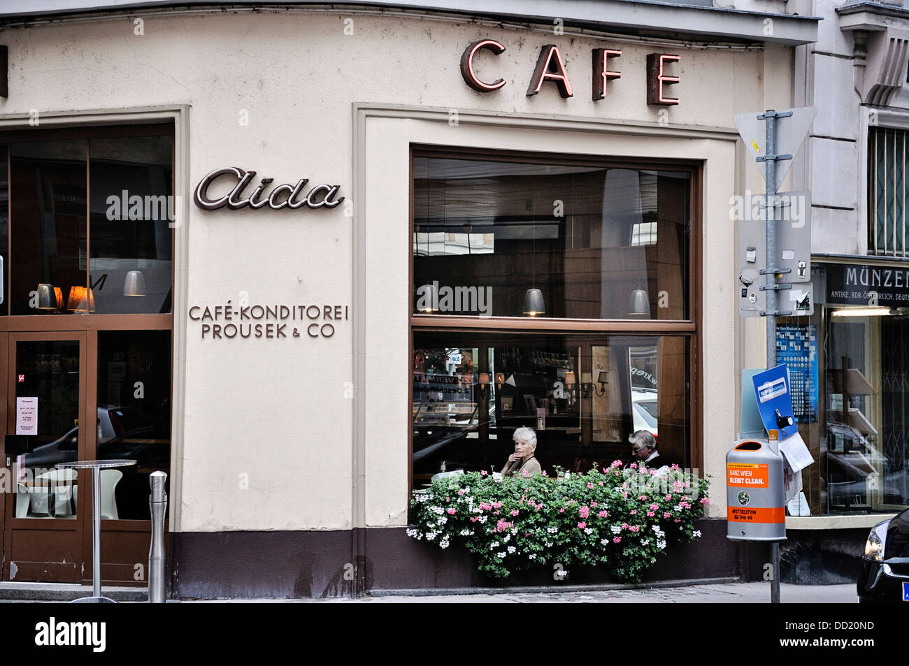 Cafe Aida in Vienna, Austria Stock Photo - Alamy