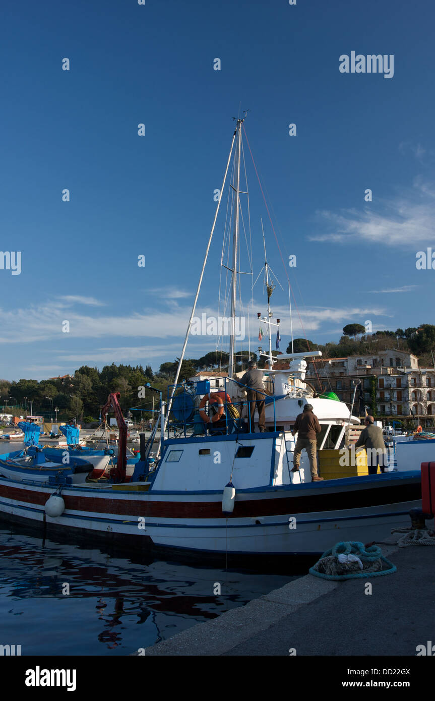 Men working on boat hi-res stock photography and images - Alamy